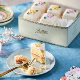 Spring Flower Fondant Fancies (Box of 6)